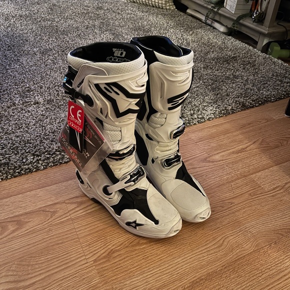 Alpinestars | Other | Brand New Size 1 White Alpinestars Tech 1 ...